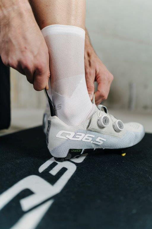 Q36.5 lanza Dottore Clima Shoes, las zapatillas para ciclismo de ...