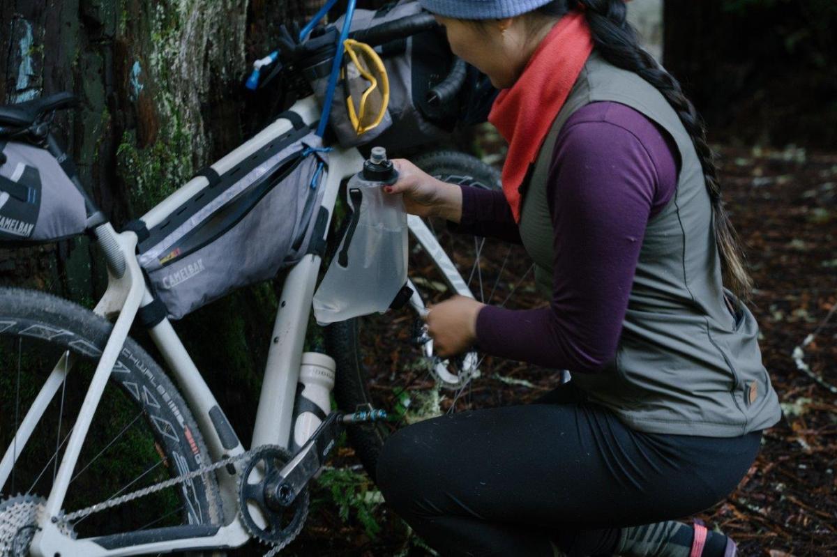 CamelBak lanza la nueva colección para bikepacking M.U.L.E. On-Bike ...